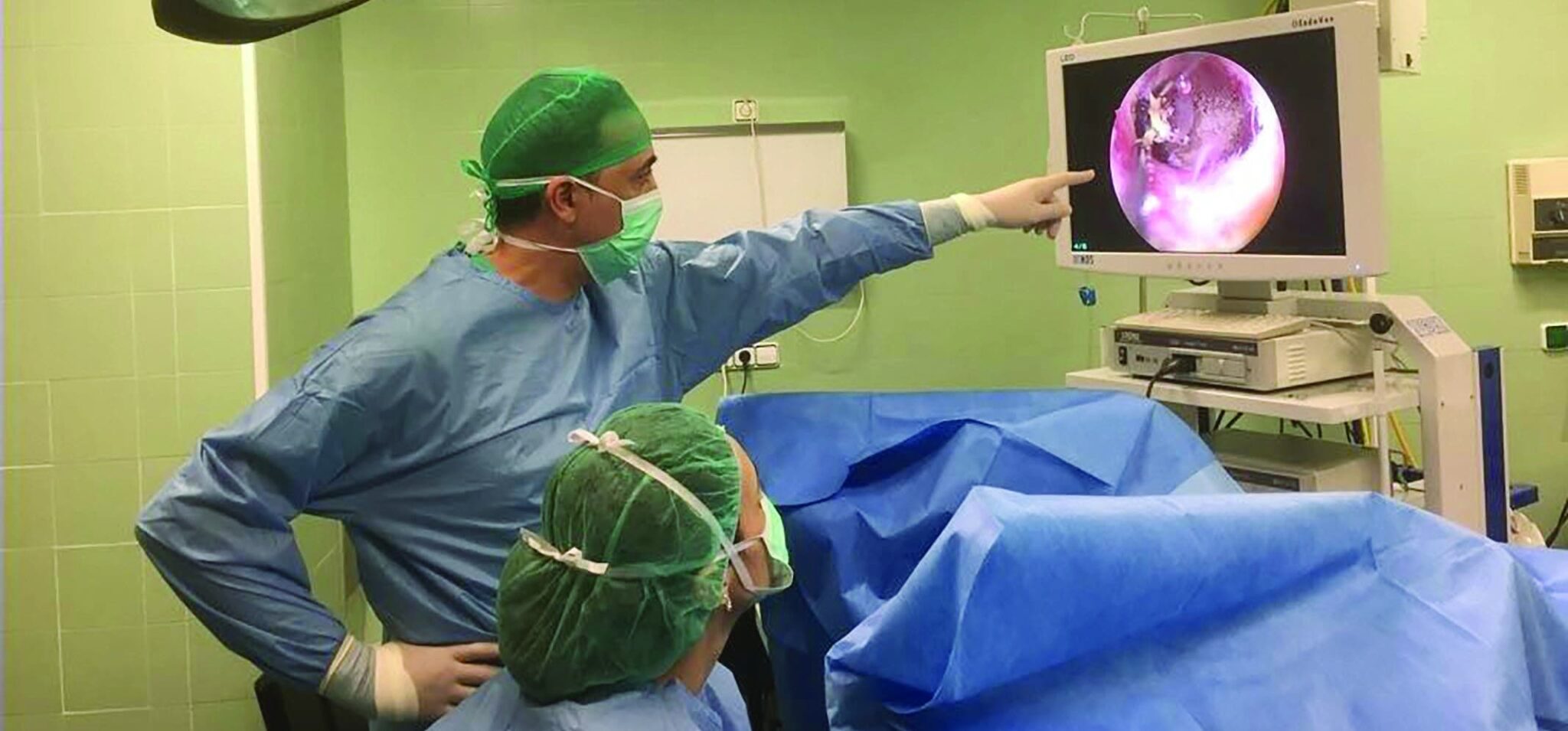 Histeroscopia, técnica que permite evaluar la cavidad endometrial ...